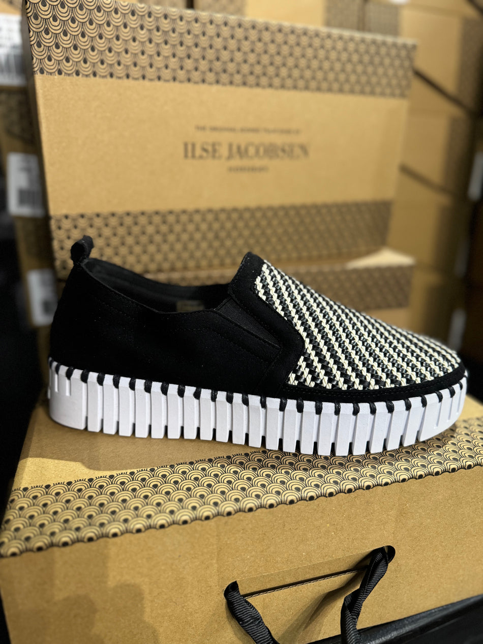 Rachelle M. Rustic House Of Fashion